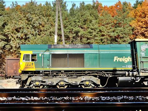 Class 66008 Fpl Z Wagonami Eamnoss11 Na Towarowym Rembertowie Torowy
