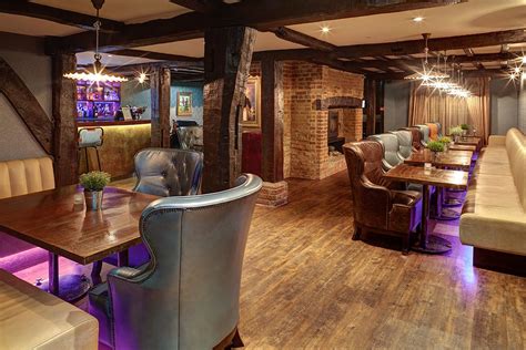 Den Bar Tuscan Style
