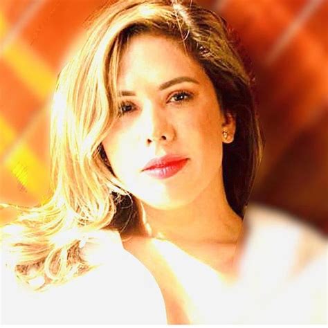 El Erotismo Y El Cuerpo Femenino En Santorini Poemario De Vivian