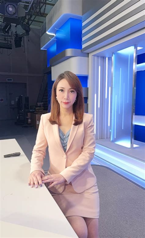 曾奕慈 假期正式結束前 轉到52台看看華視新聞 準備收心八😌😌 32日 2200封面人物 34二 0720、0840 晨間氣象 華視新聞 封面人物 晨間氣象