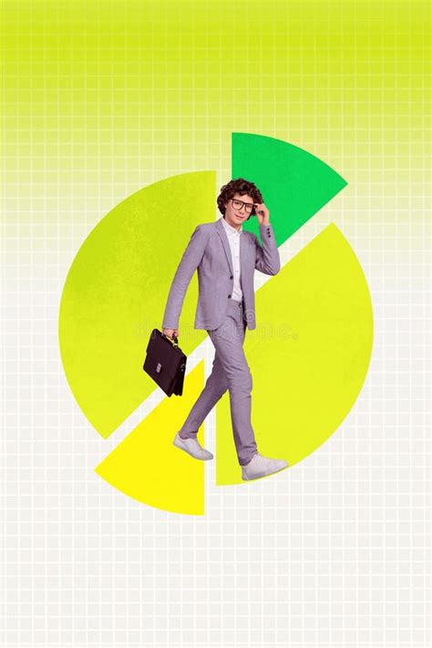 Colagem De Fotos Vertical Do Cara Nerd Do Sorriso Usa Terno Formal Carrega O Diagrama Da Pasta