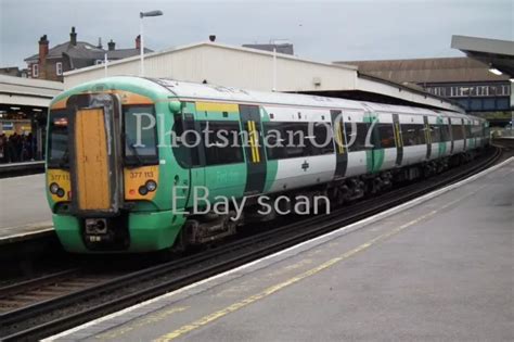 Class 377 377113 4 Car Emu In Southern At Clapham Junction £075