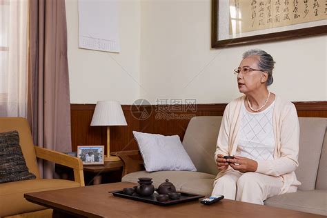 孤独空巢老人晚年居家生活高清图片下载 正版图片501793332 摄图网