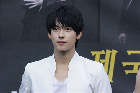 임시완 실제키가 168 Cm 정도라던데 키큰 와고인들이 정말 못비비냐 