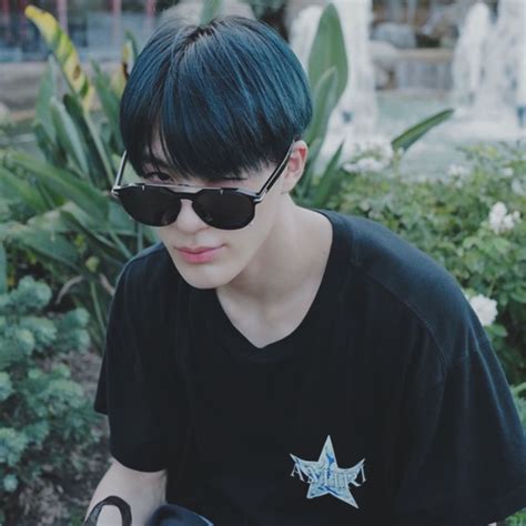 Pin By Kay On Kpop Pfps Cute Glasses Sunglasses Round Sunglasses