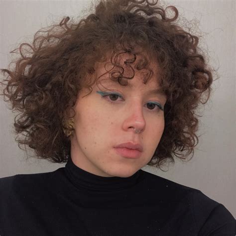 Maria Clara Freitas Assistente Comercial Estúdio Rain Linkedin