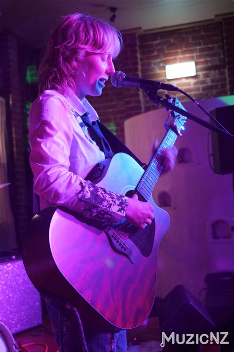 Emily Esplin Pearl Diver Dunedin 03 10 2025 Muzic Nz