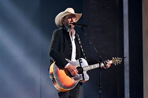 Toby Keith Delivers Emotion Packed Comeback Performance At Peoples Choice Country Awards
