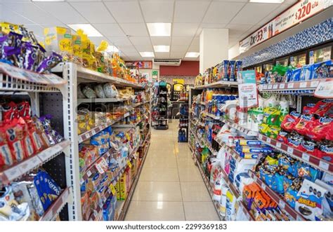 Comprando En Oxxo Más De 37 Fotos De Stock Con Licencia Libres De