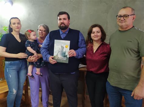 Wagner Hoffmann Lança Livro Que Propõe Método Para Educação Grupo Rbj