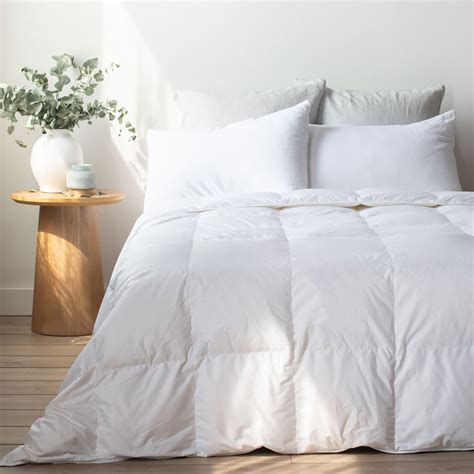 Lightweight 700 Fill Power Luxury White Duck Down Duvet Comforter