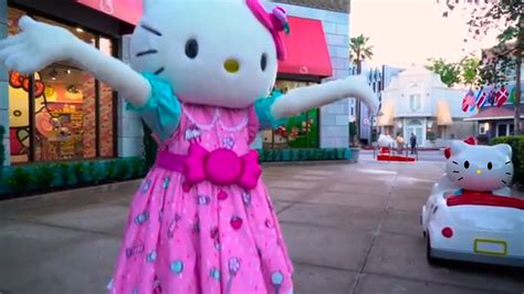 Hello Kitty и Диана в БАССЕЙНЕ Таблетка и Кресло Hello Kitty Toy