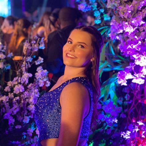 Anna Juliaa Anna On Threads