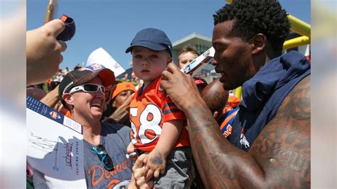 Demaryius Thomas Tatoeage Former Nfl Star Demaryius Thomas Found Dead