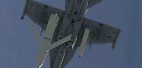 미군 공군 F 15e And F 15ex 전투기에서 발사되는 Lrasm 대함 미사일의 위력 군사돋보기