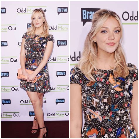 Abby Elliott Outfits Style And Looks K4 Fashion