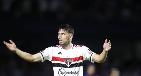 Calleri Dedica Vitória A Ceni E Relembra Treinador Para Mim é Um Pai Esportes R7 Futebol