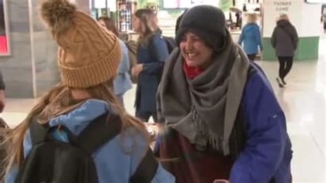 Kërkesa E çuditshme Që I Bëri Parashqevi Simaku Gazetares Në Stacionin