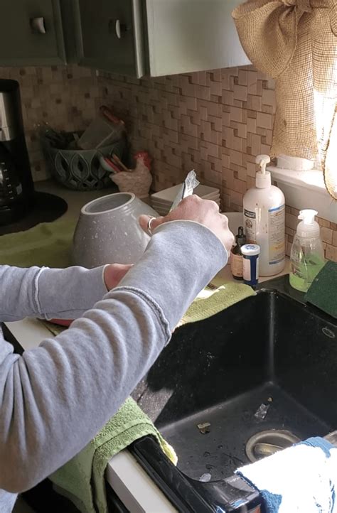 This Womans Boozy Popsicle Hack Is The Perfect Way To Keep Cool This