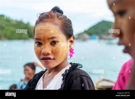 Semporna Malaysia August 28 2022 Bajau Laut Sea Gypsy Young Girl