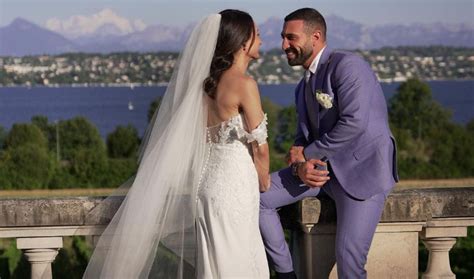 Célébration Dun Mois De Mariage La Première Expression Publique De