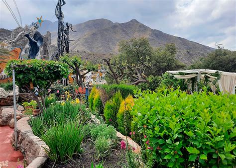 Compró Un Castillo “gaudiano” En Medio De Las Sierras Riojanas La Obra