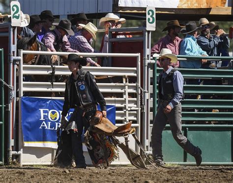 Locals Cash Cheques At The Stavely Pro Rodeo