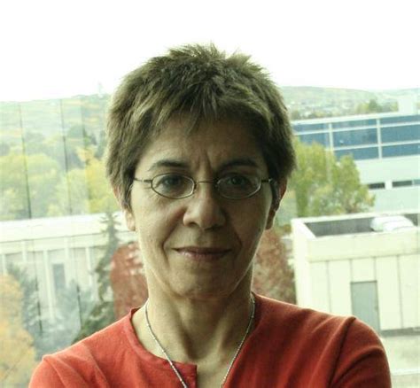 مفاخر ایرانی در دنیا پروفسور ریحانه صفوی نایینی رئیس فعلی گروه امنیت اطلاعات در دانشگاه کالگری