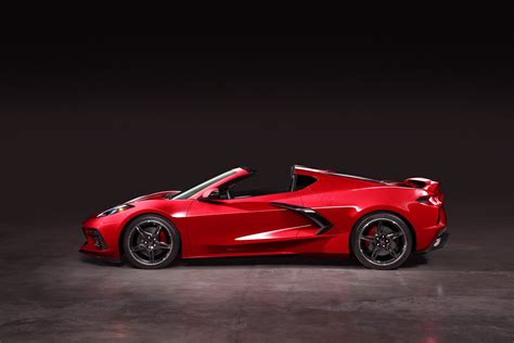 C8 Corvette With And Without The Engine Appearance Package Gm Authority