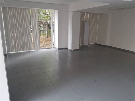 Кърджали Дава под наем Магазин Офис Салон за красота Място в салон за красота 100 кв м Партер