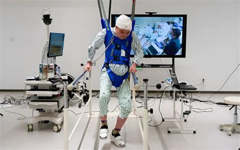 Interface Cérebro Espinhal Chinesa Paralisados Voltam A Andar