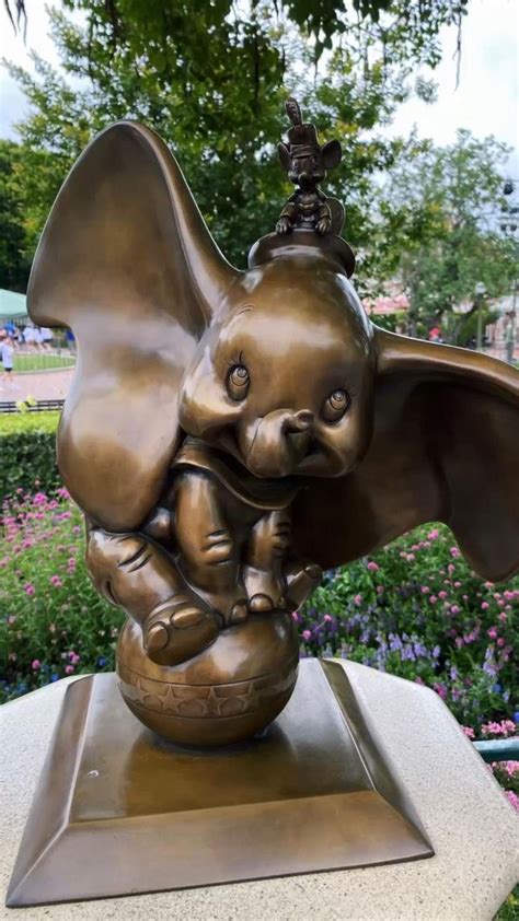 Disney Statues At Anaheim 🤍 🧚🏼‍♀️ In 2022 Disney Statues Disney Girl Illustration Disney Memes