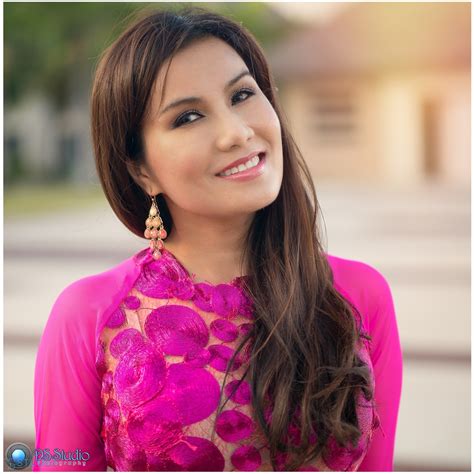 Tiểu Sử Ca Sĩ Hạ Vy Đóa Hoa Tường Vi Của Làng Nhạc Hải Ngoại