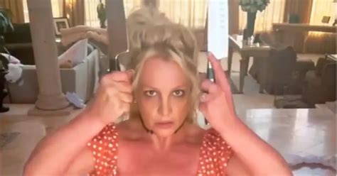 Britney Spears Sticks With Knife Content ThBlog