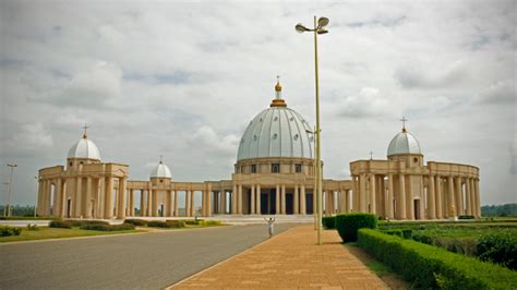 Photos The Worlds Largest Church Is In The Middle Of An African