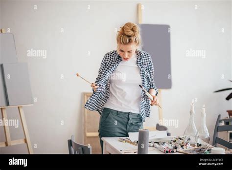 Blond Artist Has Lost Her Tool For Painting Frustrated Artist Dirties Her Clothes While