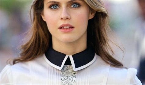 Baywatch Actress Beautiful Alexandra Daddario All Movies Nude Collection And Private Pool With