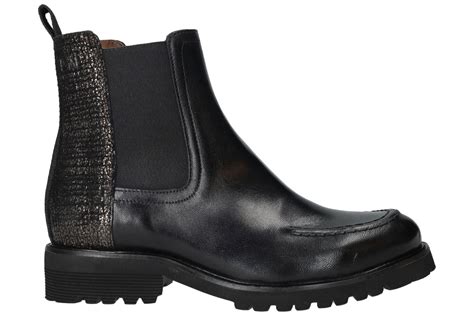 Giulia 0102 Piedinudi