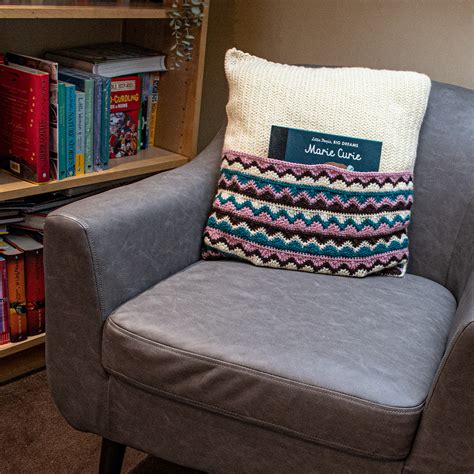 The Book Pillow Free Pattern A Perfect T For Anyone Sunflower Cottage Crochet