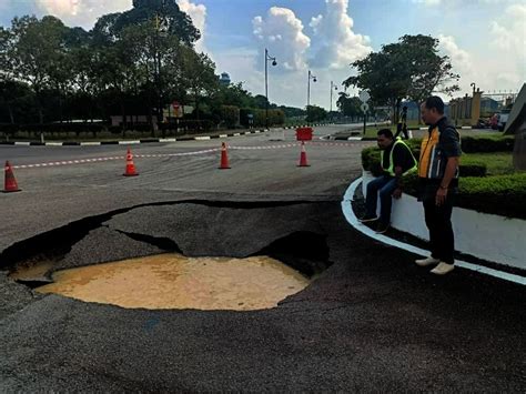 Kebocoran Paip Kumbahan Disyaki Jadi Punca Lubang Benam Di Kompleks