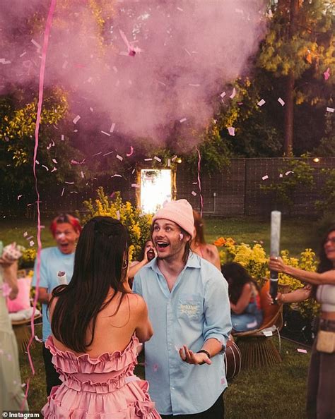 5 Seconds Of Summers Michael Clifford And Crystal Leigh Share Sweet