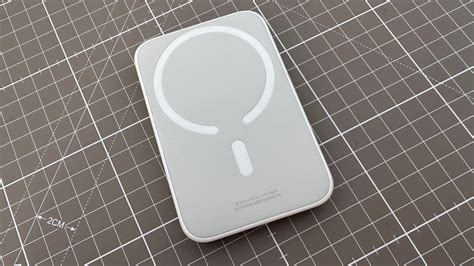 this is the best magsafe power bank for the iphone masses hint it s not apple s and get 33