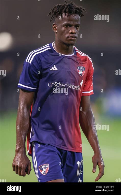 St Petersburg Fl Fc Dallas Midfielder Carl Fred Sainte Heads To The