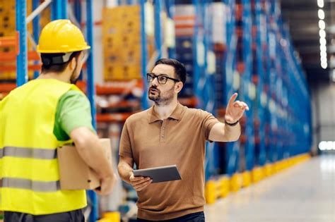 Premium Photo A Supervisor Giving Instruction For Shipment To