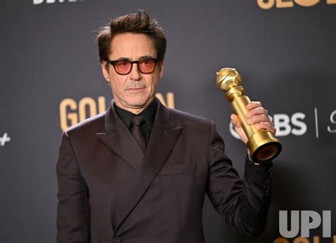 Photo Robert Downey Jr Wins Best Performance By A Male Actor In A