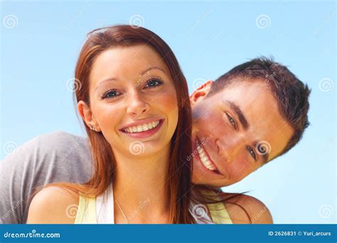 Junge Paare In Der Liebe Stockbild Bild Von Porträt Liebe 2626831