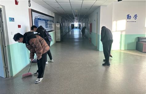 清扫净校园 劳动展风采 校园卫生清扫志愿服务活动新闻中心信息工程学院