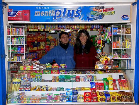El Kiosco Del Barrio Atendido Por Sus Propios Dueños Se… Flickr