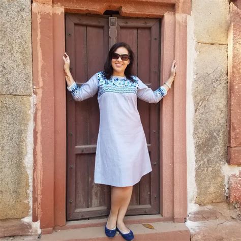 Anna Porter Fora Travel