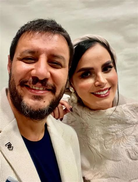 عکس جواد عزتی در کنار آزاده مهدی زاده بازیگر سریال گردن زنی قطار وبگردی